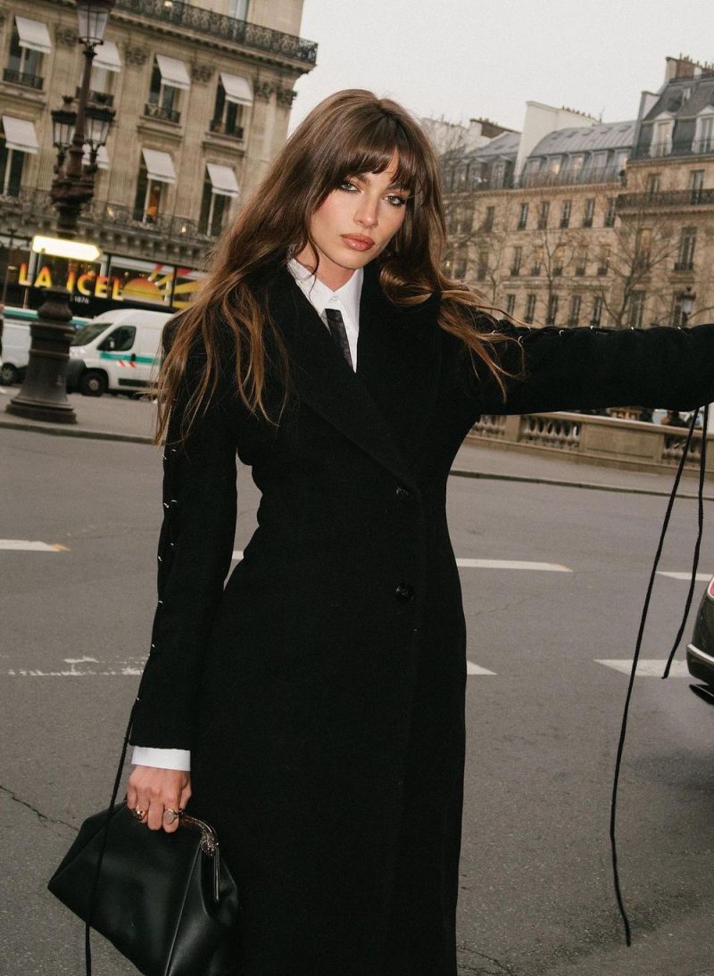 50 Chic French Fashion Influencers to Follow for French Style