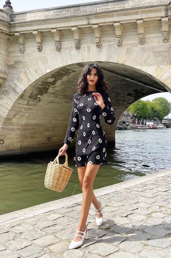 11 French Fashion Clichés Even 'Emily' Can't Resist